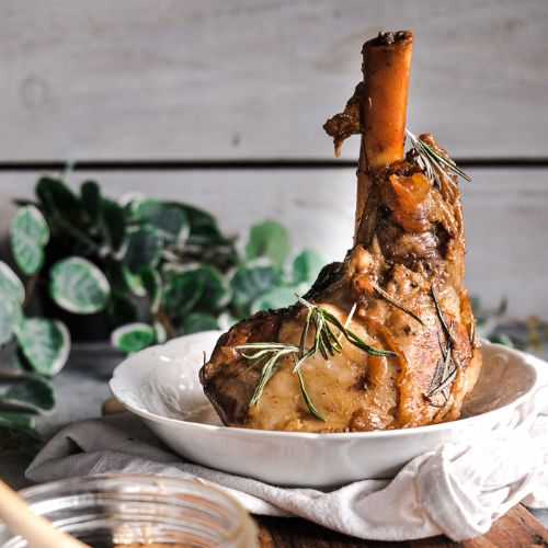 Souris d'agneau confite au miel : une recette à la cocotte