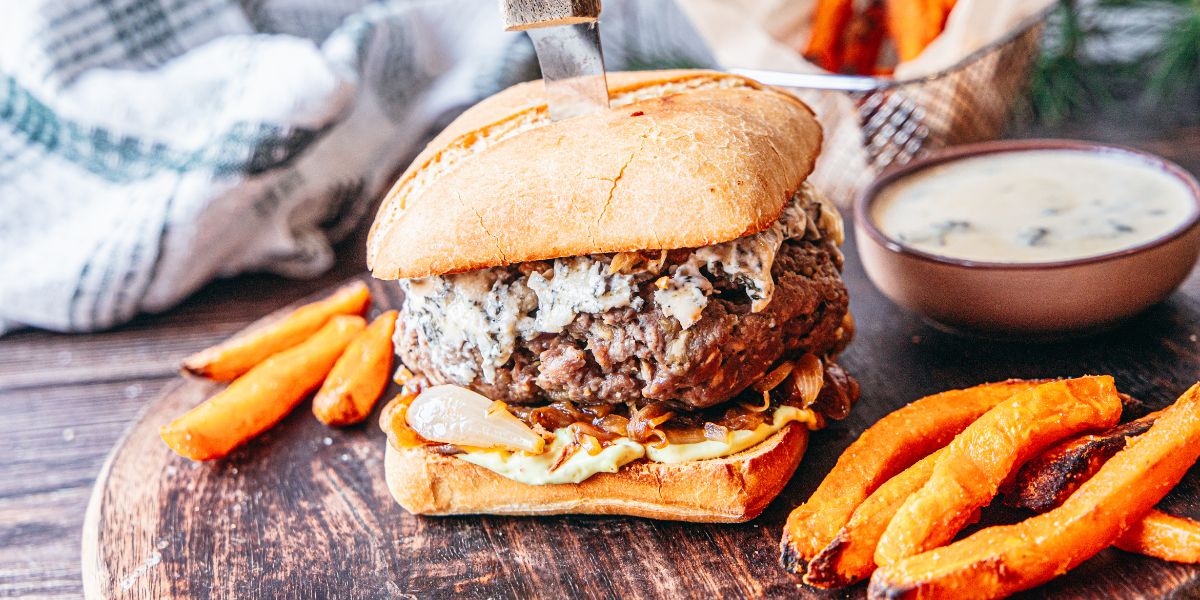 Burger de bison et sa sauce au bleu d'Auvergne - Blog
