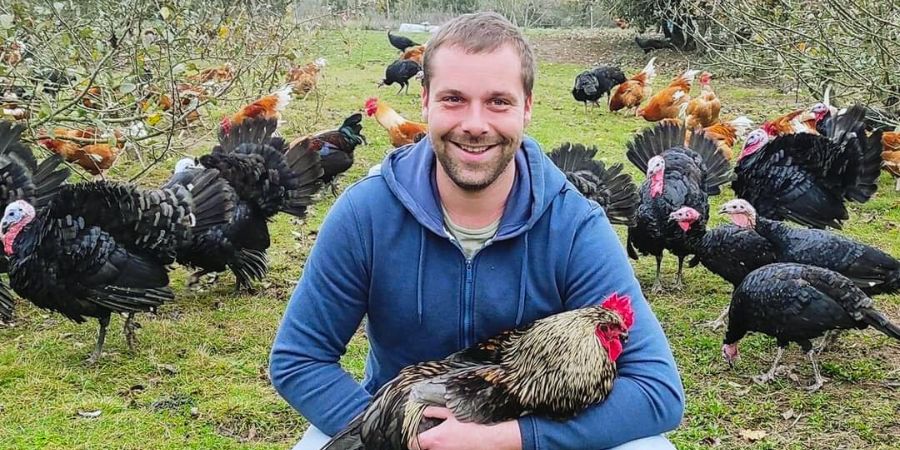 Aviculteur, un métier très "mère poule" - Blog de Pourdebon.com